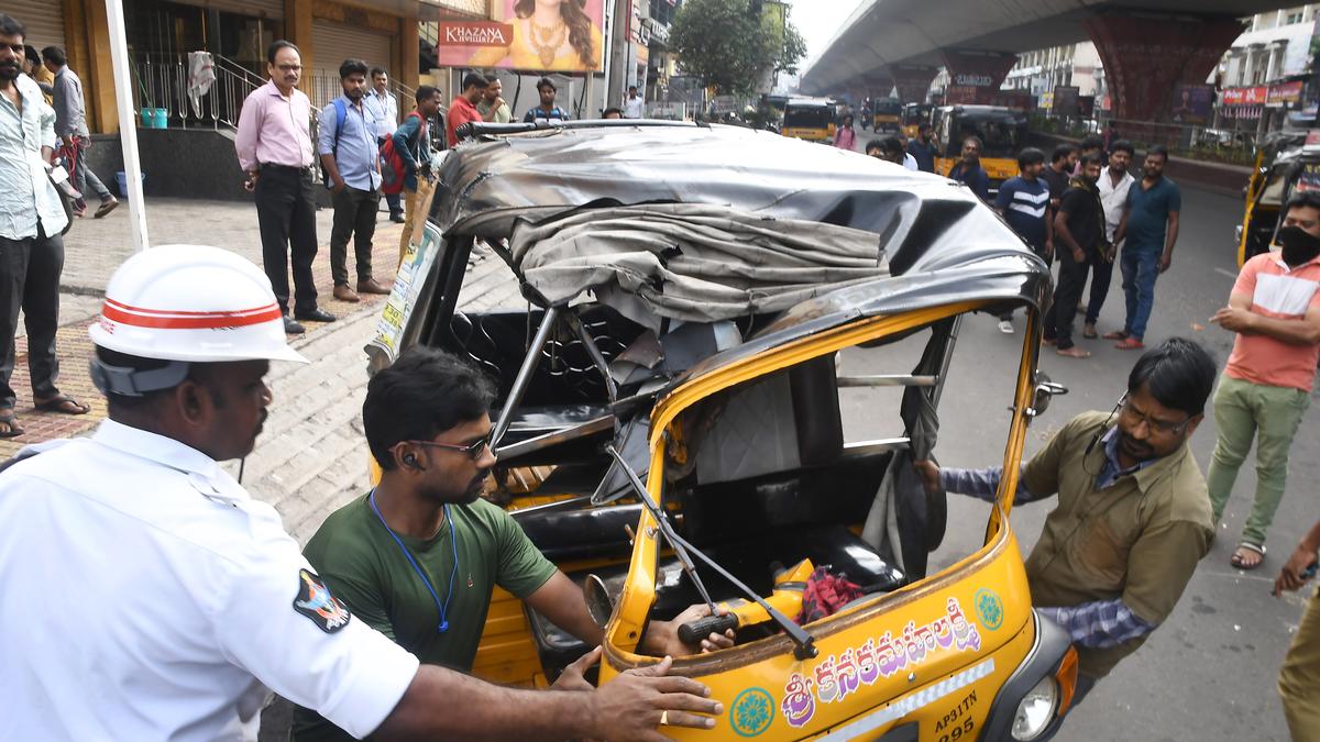 Eight school students, including four girls, injured in lorry-autorickshaw collision in ...